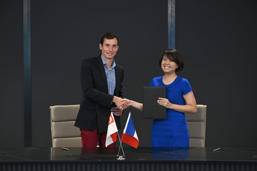 Autonomous Underwater Robotics company BeeX and subsea electromagnetic ...